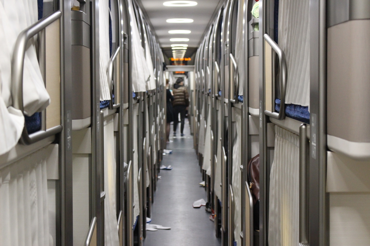 上海→北京南夜行新幹線D312次 CRH2E新型動臥乗車記 - へんな旅行記