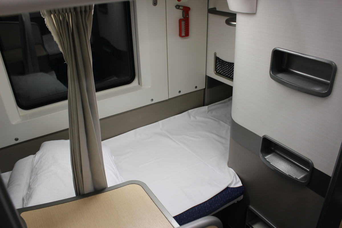 上海→北京南夜行新幹線D312次 CRH2E新型動臥乗車記 - へんな旅行記