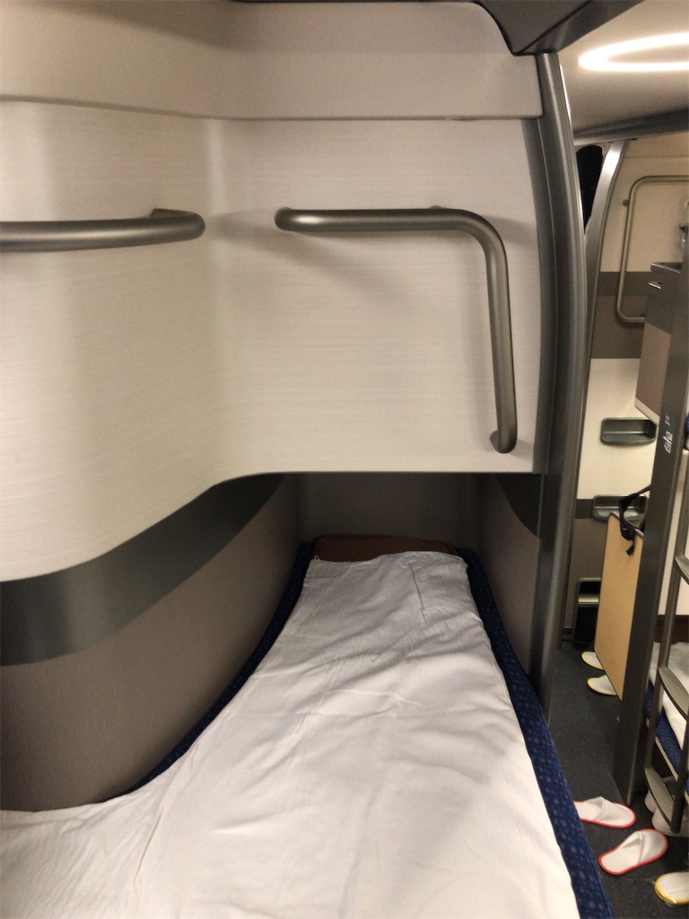 上海→北京南夜行新幹線D312次 CRH2E新型動臥乗車記 - へんな旅行記