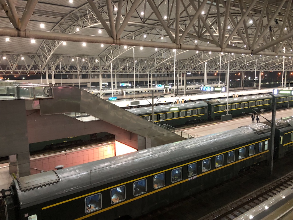 上海→北京南夜行新幹線D312次 CRH2E新型動臥乗車記 - へんな旅行記