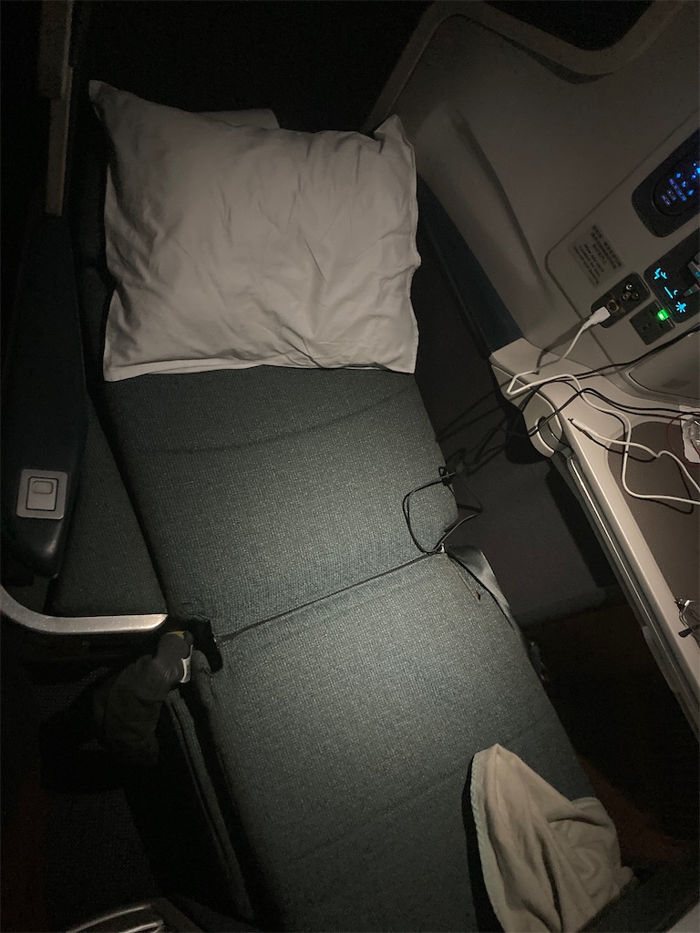 CX797便 香港→ジャカルタ キャセイパシフィックA330 ビジネスクラス搭乗記 - へんな旅行記