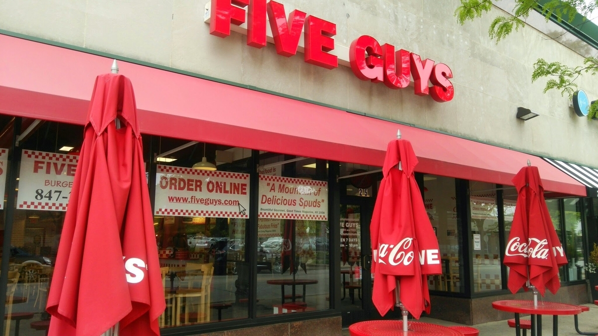 帰国の直前に買いたい！FIVE GUYSのハンバーガー - おじさん医師の挑戦！