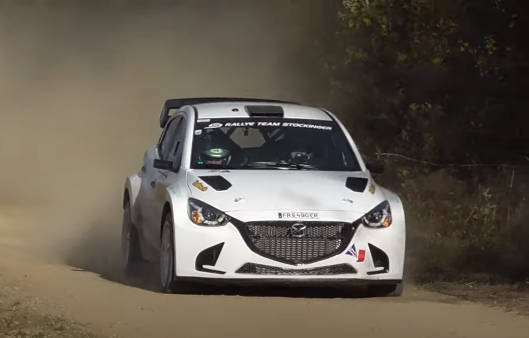 欧州のラリーチームが「ランサーエボリューションのエンジンを搭載したMAZDA2のラリーカー」を開発したようです。 - つらつらとMAZDA