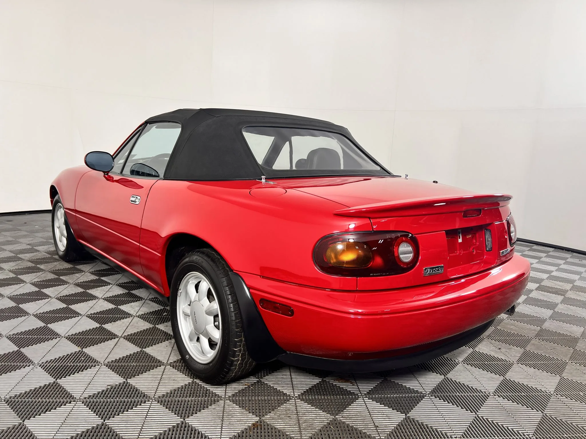 「走行距離が約1600マイル」という極上コンディションの初代MX-5 MIATA（NAロードスター）が海外オークションに出品中。 - つらつら ...