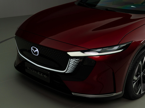 長安マツダが新型BEV/PHEVモデル「MAZDA EZ-6」を正式発表、北京モーターショーでは新しいコンセプトカー「MAZDA創ARATA ...