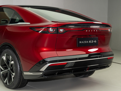 長安マツダが新型BEV/PHEVモデル「MAZDA EZ-6」を正式発表、北京モーターショーでは新しいコンセプトカー「MAZDA創ARATA ...