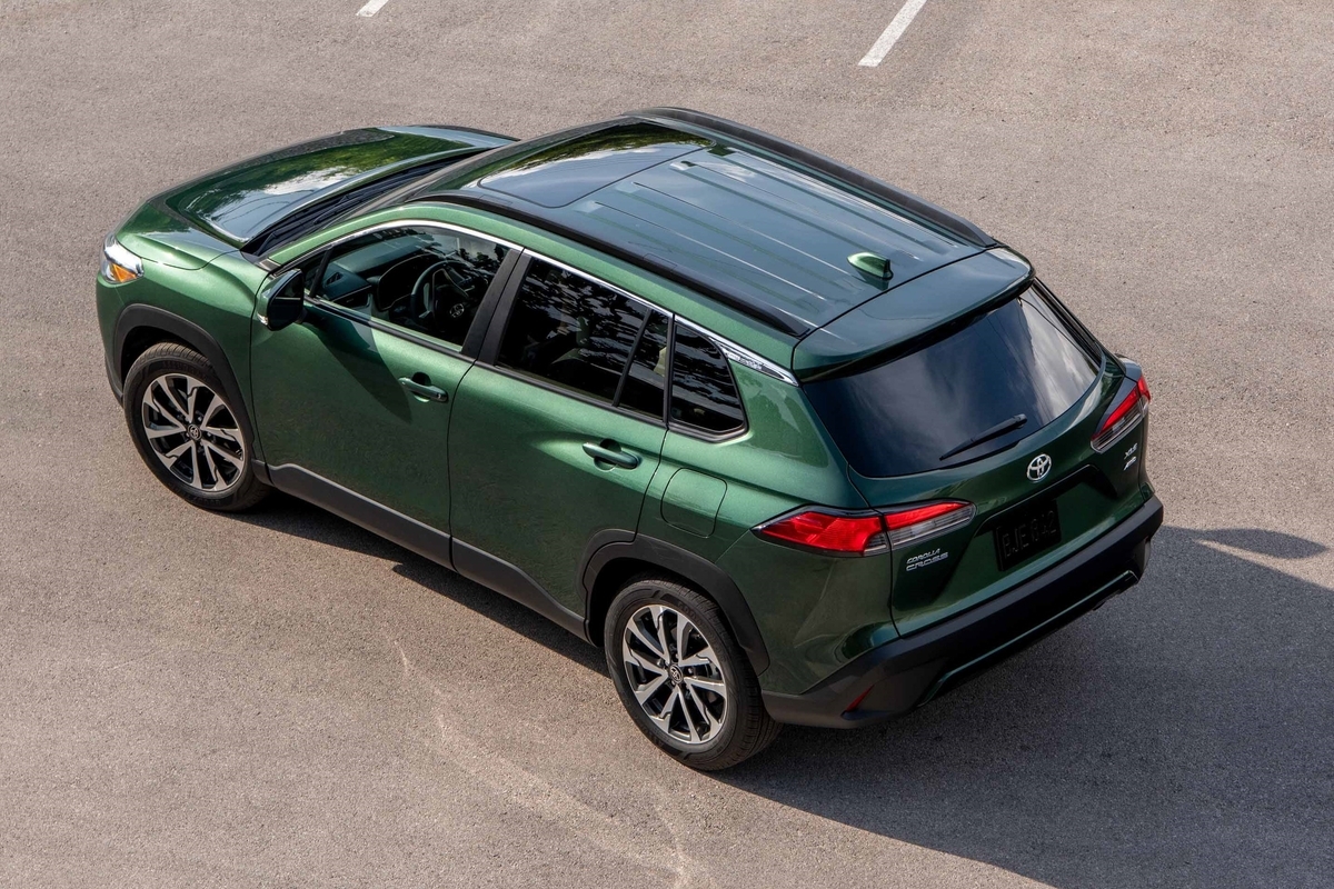 北米マツダが「CX-50」の新しいボディカラー"Cypress Green"のイメージ画像を正式公開、現時点でガソリンエンジンモデルのみ設定か ...