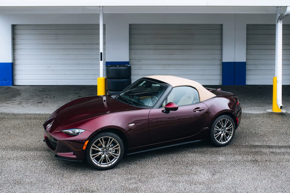 北米マツダが「MX-5（ロードスター）35周年記念車」をデイトナで正式発表、ソフトトップの6速MT車のみで購入者向けの特別プログラムも企画。 - つらつらとMAZDA