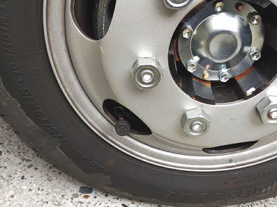 NOBLE ILiS通信 左前輪タイヤの謎 - 一般道各駅停車の旅