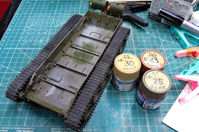 T-72 M1 1/35 #3 基本塗装〜足回り - はじめの戦車模型づくり
