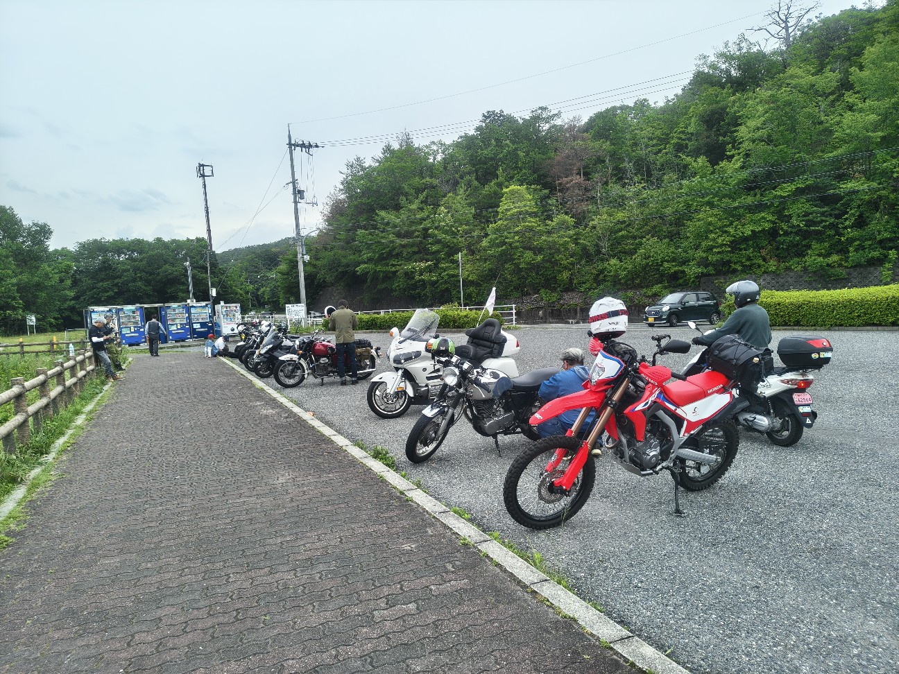 今、石が出た。 - たると