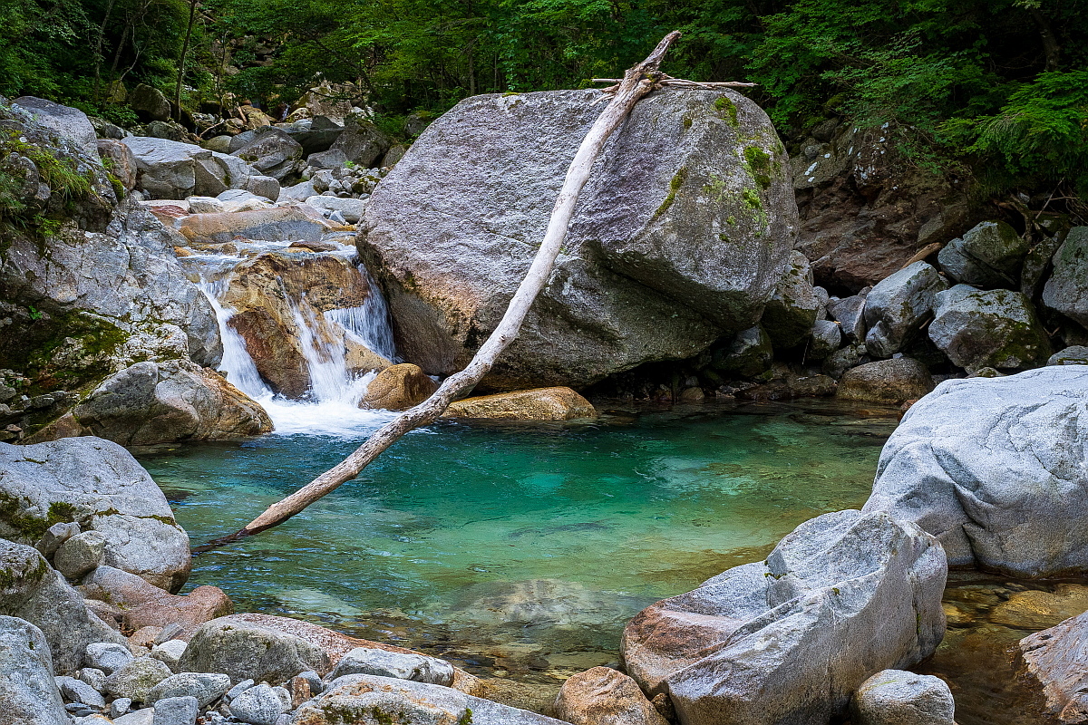 Let’s Enjoy Stream Walking 23 - Let's Enjoy in a Blue Stream.