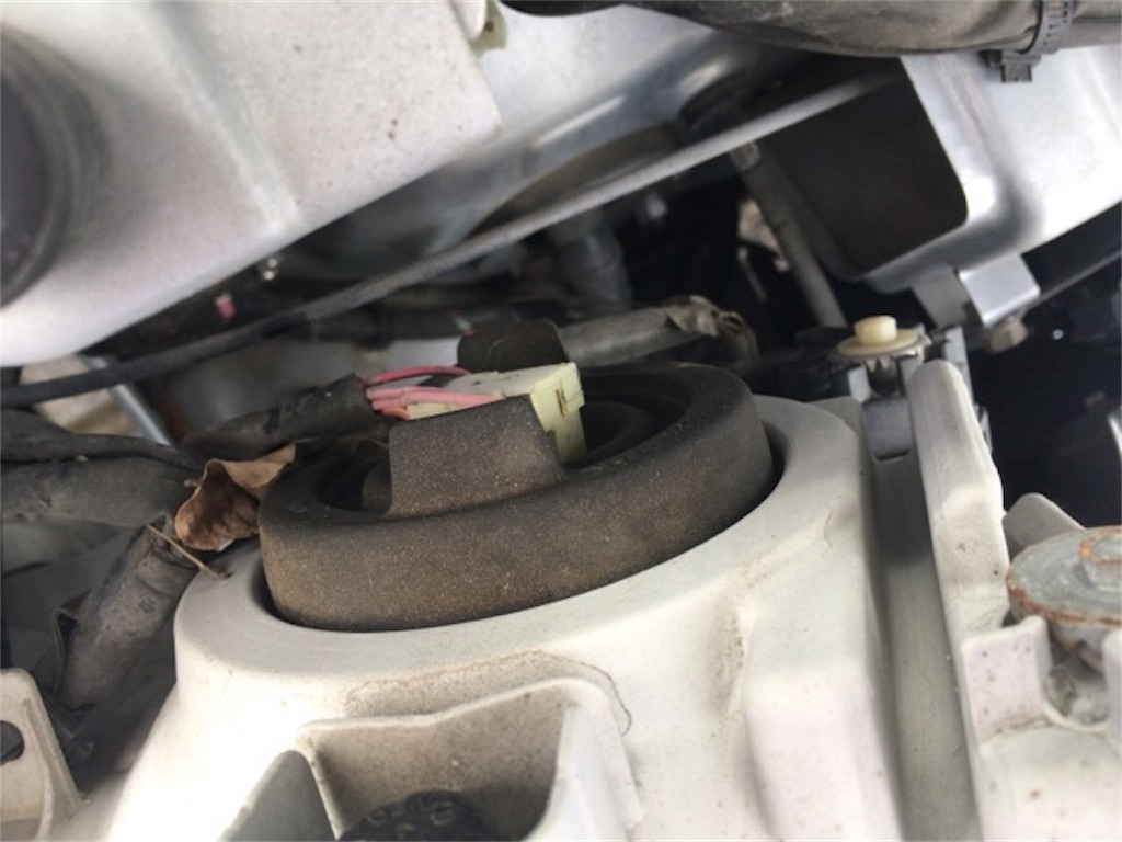 ハイゼットカーゴ S331V ヘッドライトバルブ交換 - MHOエンジニアリング