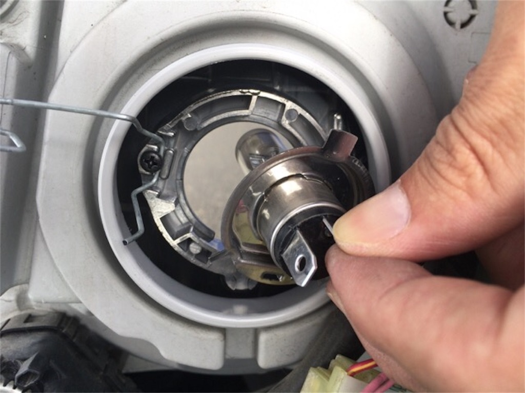 ハイゼットカーゴ S331V ヘッドライトバルブ交換 - MHOエンジニアリング