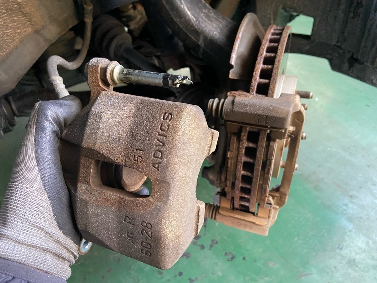 GRS211のクラウン、フロントブレーキパッド交換 - MHOエンジニアリング