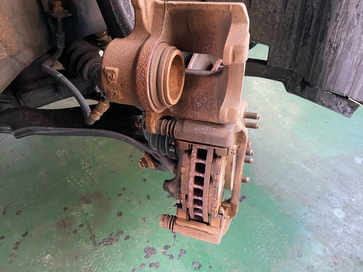 GRS211のクラウン、フロントブレーキパッド交換 - MHOエンジニアリング