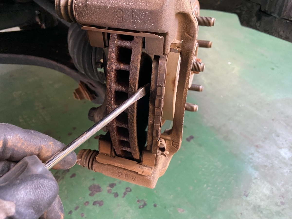 GRS211のクラウン、フロントブレーキパッド交換 - MHOエンジニアリング