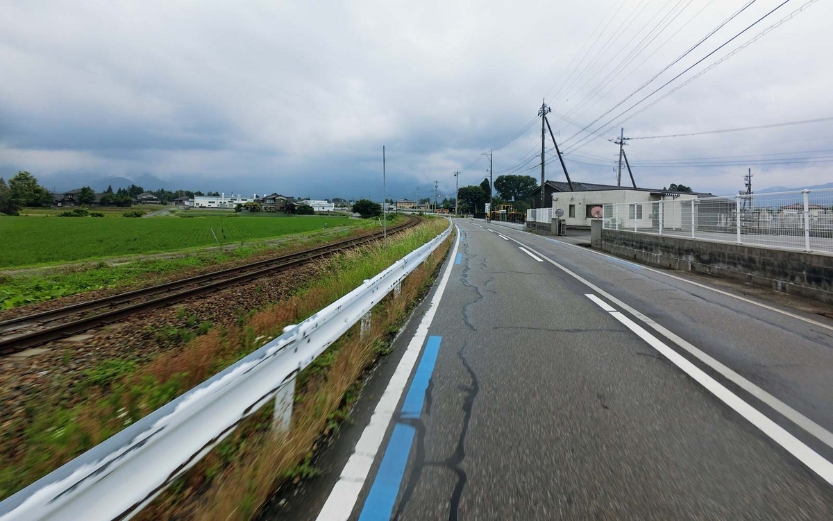 城端線:越中山田駅 (えっちゅうやまだ) - tkmov(バイクとローカル線と)