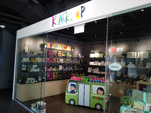 電車とバスの雑貨屋さん🚃🇸🇬 - 常夏日記。