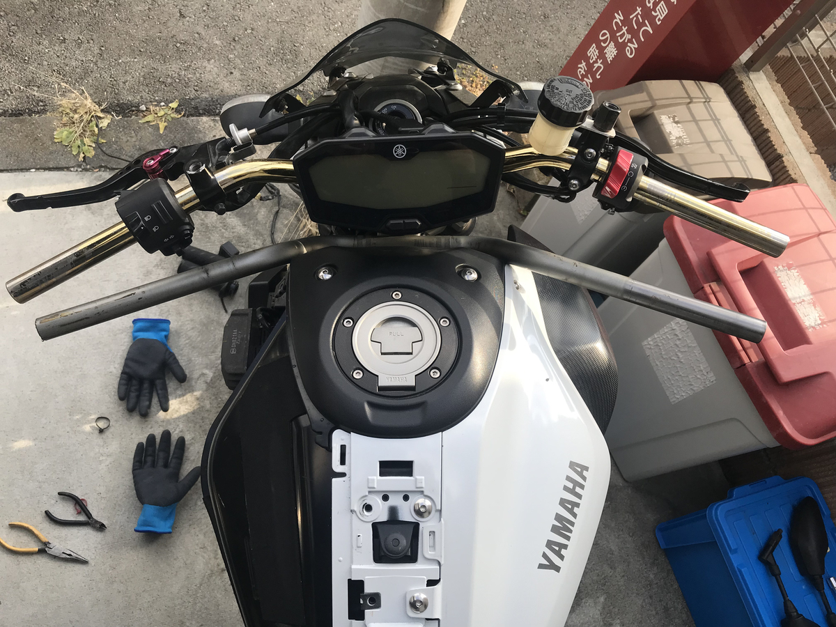 【MT-07カスタム】MT-07のハンドルバー交換 - バイクインプレ日記