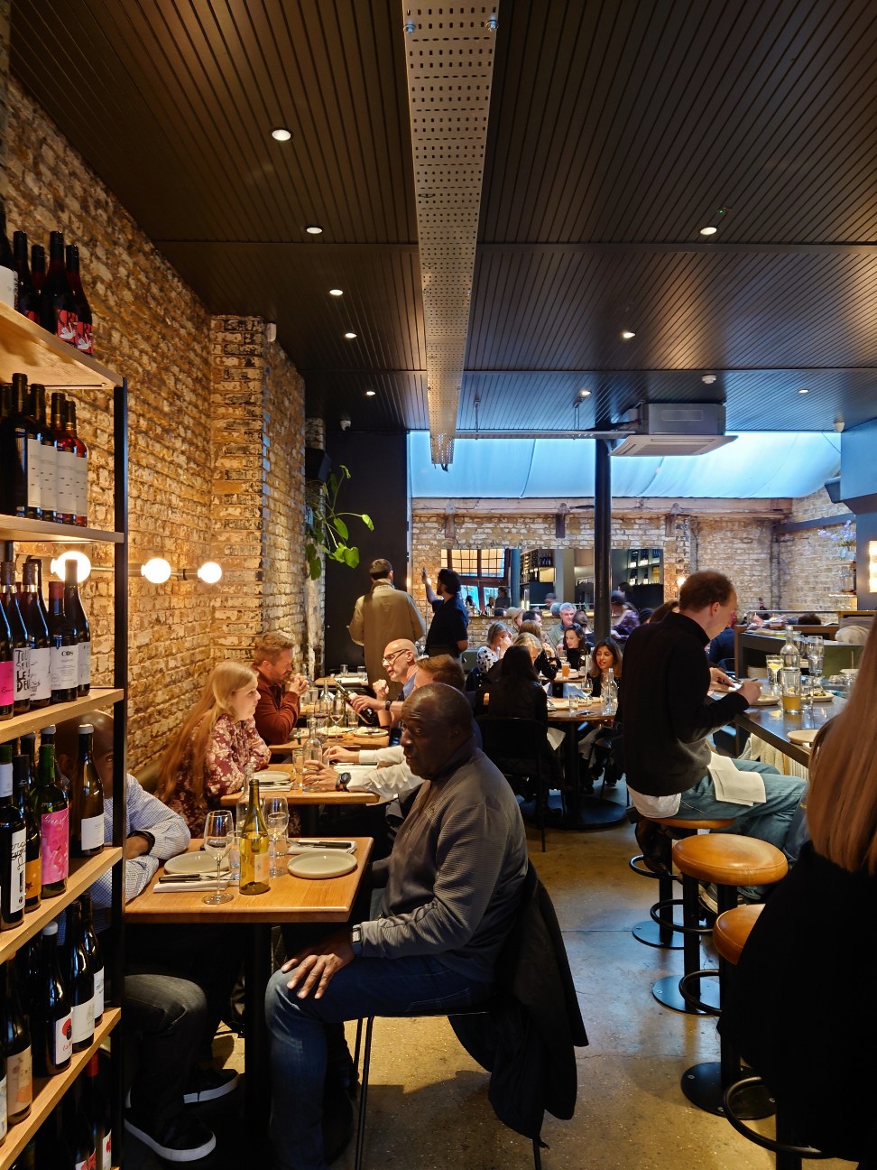 ロンドンの台所、バラマーケット(Borough Market)に隣接してるレストラン『Elliot's』 - ロンドンのテムズでズンドコ ...