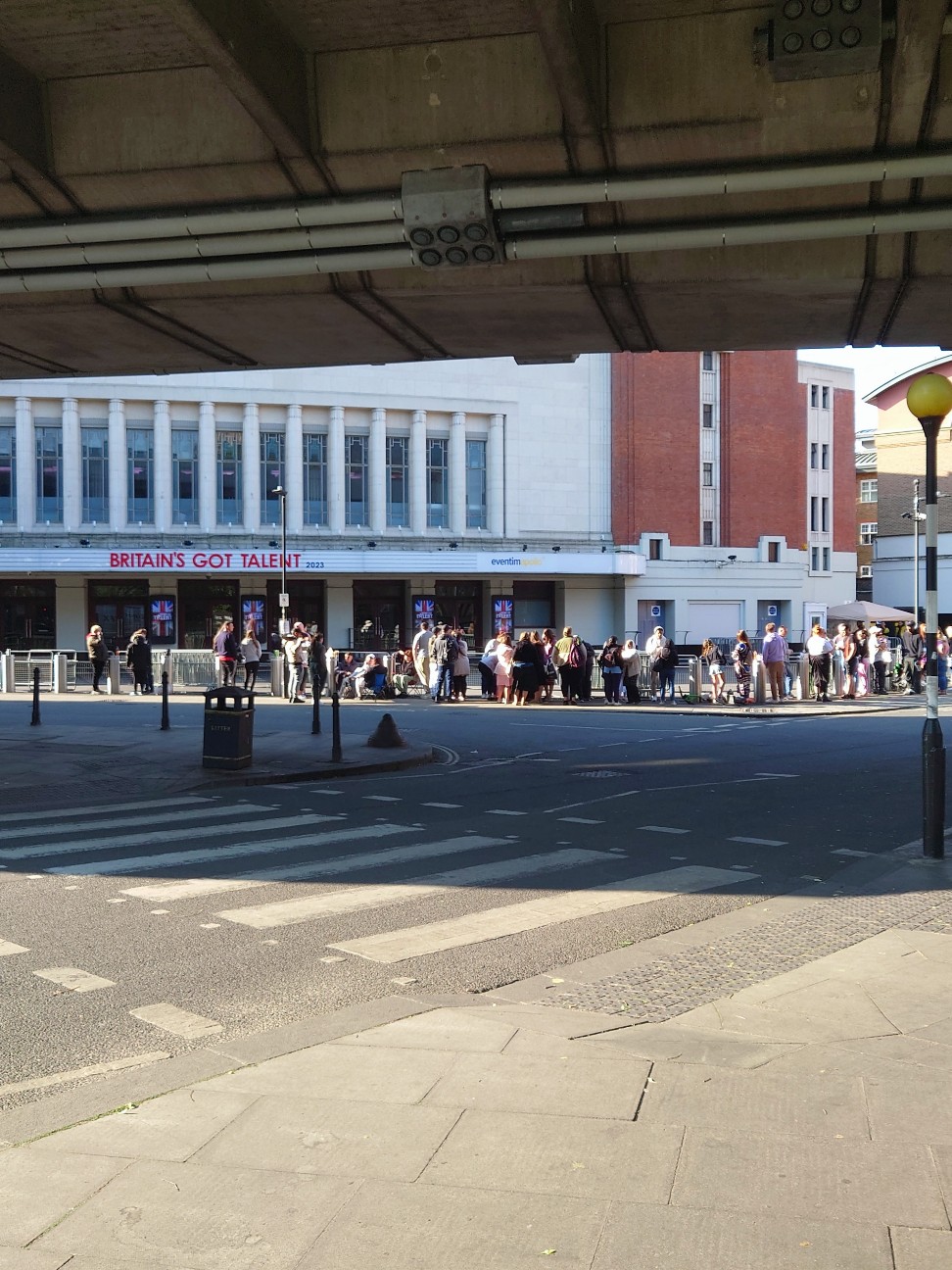 月初はやっぱり、毎月第一日曜開催のフリーマーケット『Chiswick Car Boot Sale』っしょ - ロンドンのテムズでズンドコ ...