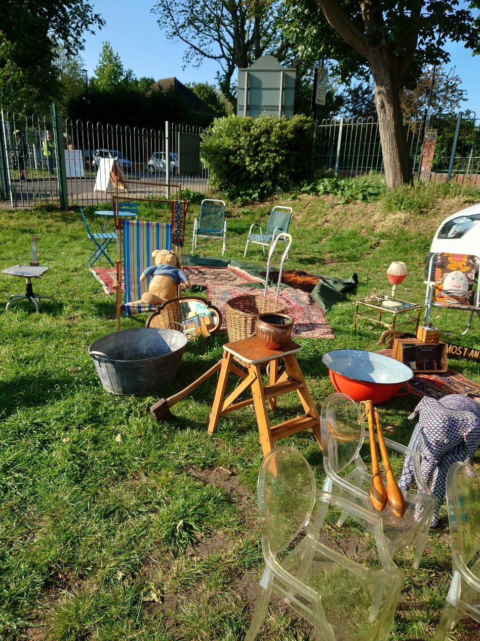 月初はやっぱり、毎月第一日曜開催のフリーマーケット『Chiswick Car Boot Sale』っしょ - ロンドンのテムズでズンドコ ...