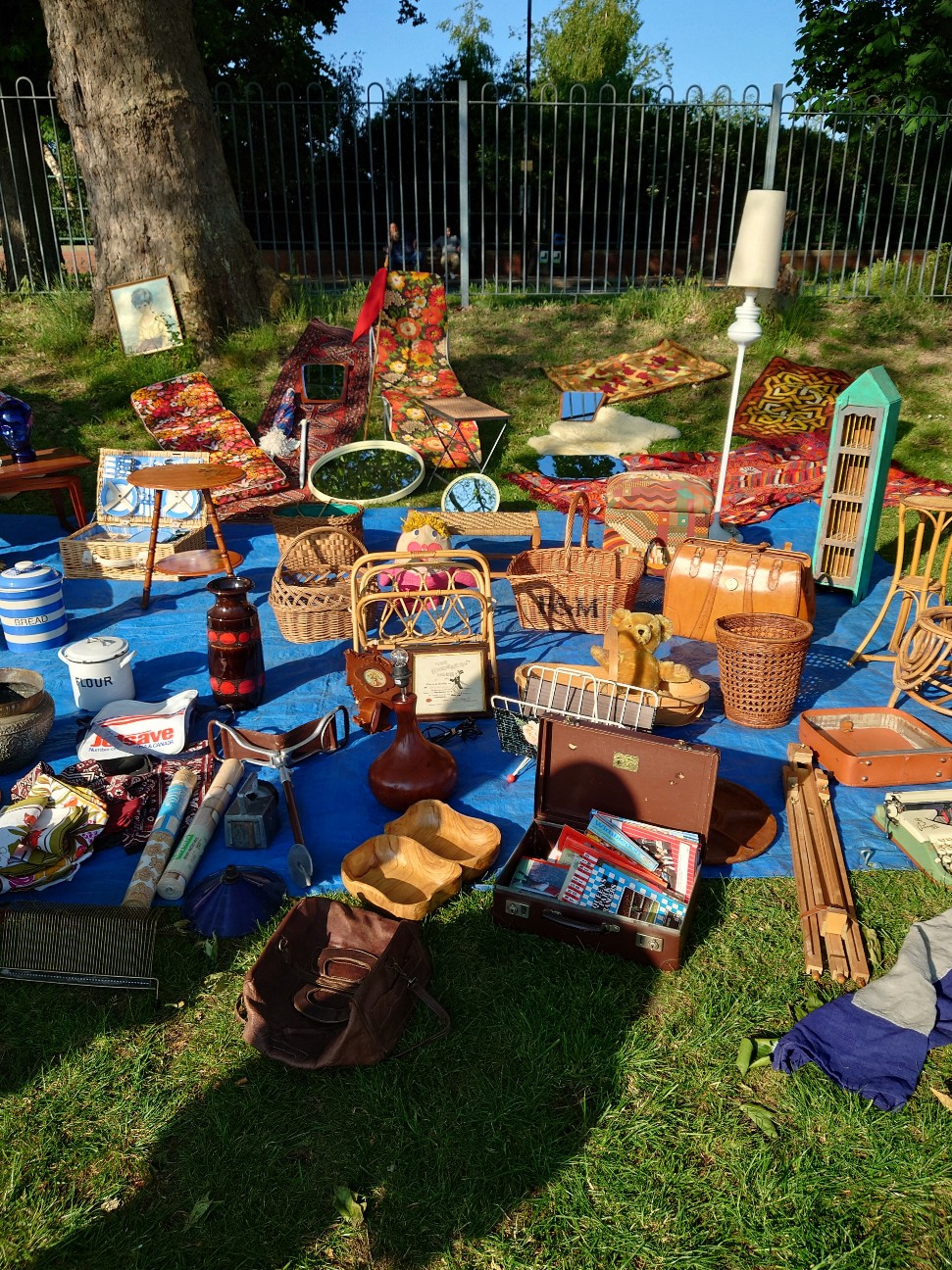 月初はやっぱり、毎月第一日曜開催のフリーマーケット『Chiswick Car Boot Sale』っしょ - ロンドンのテムズでズンドコ ...