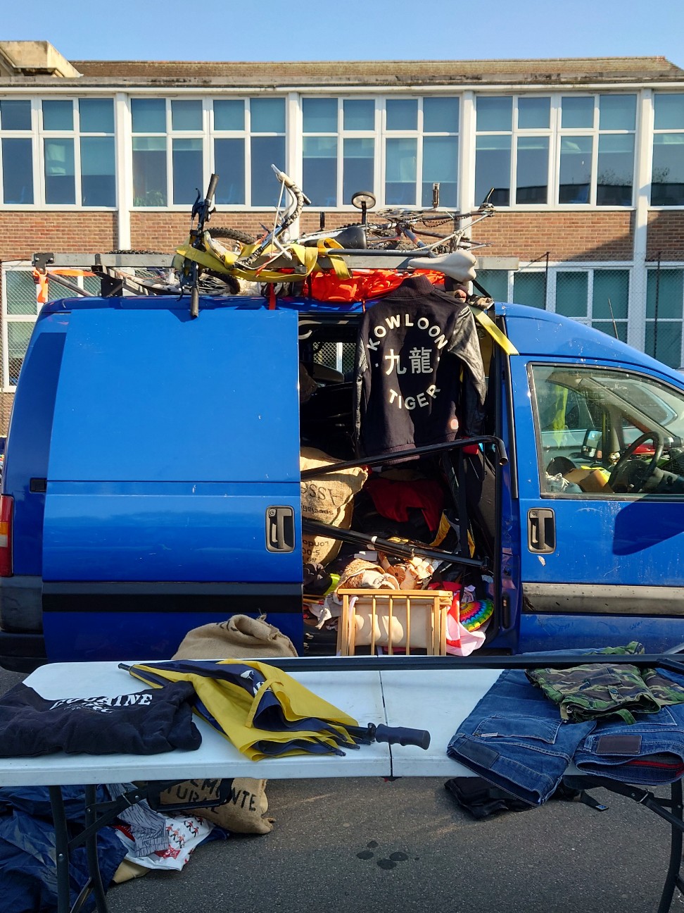 月初はやっぱり、毎月第一日曜開催のフリーマーケット『Chiswick Car Boot Sale』っしょ - ロンドンのテムズでズンドコ ...