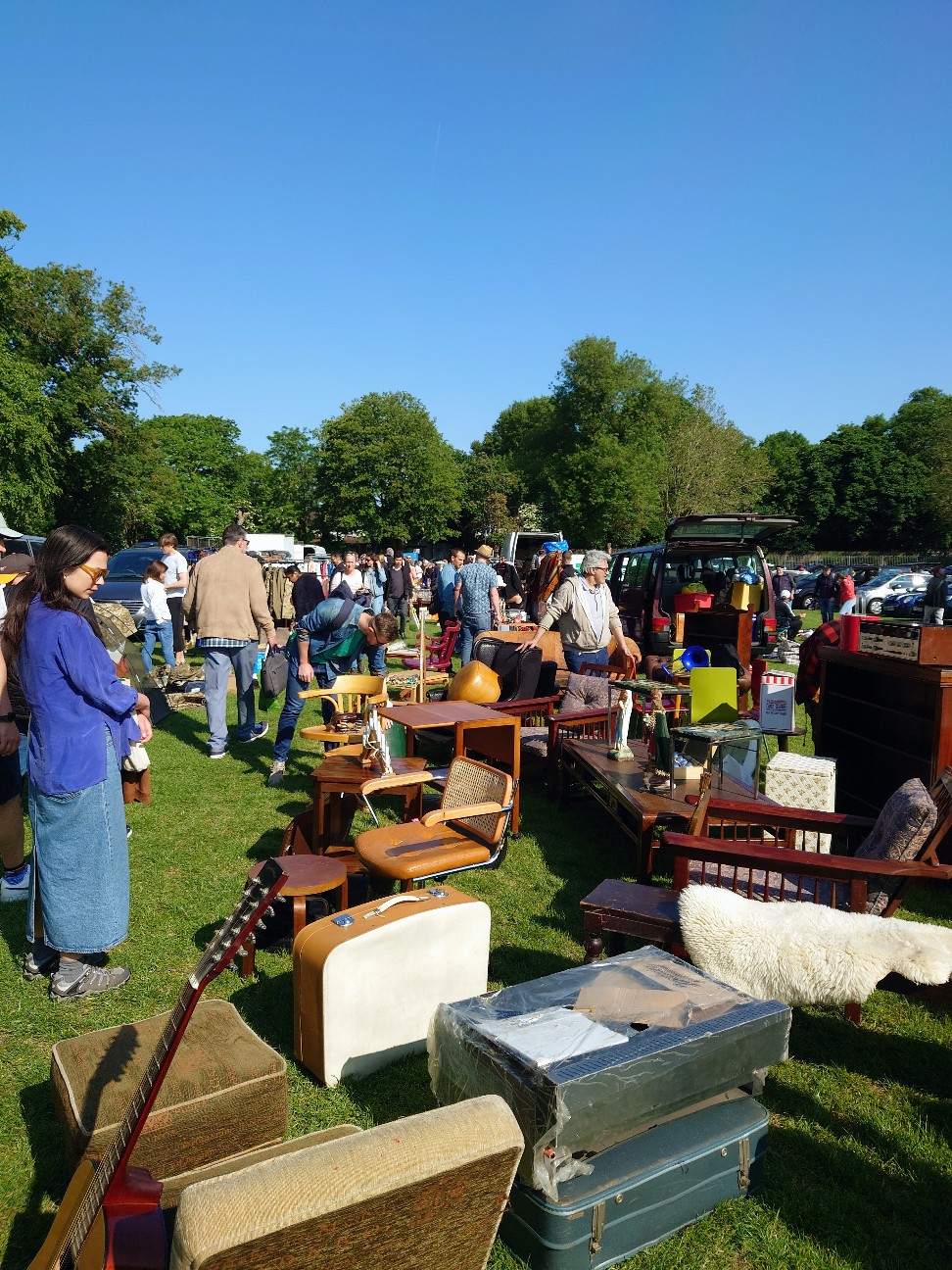 月初はやっぱり、毎月第一日曜開催のフリーマーケット『Chiswick Car Boot Sale』っしょ - ロンドンのテムズでズンドコ ...