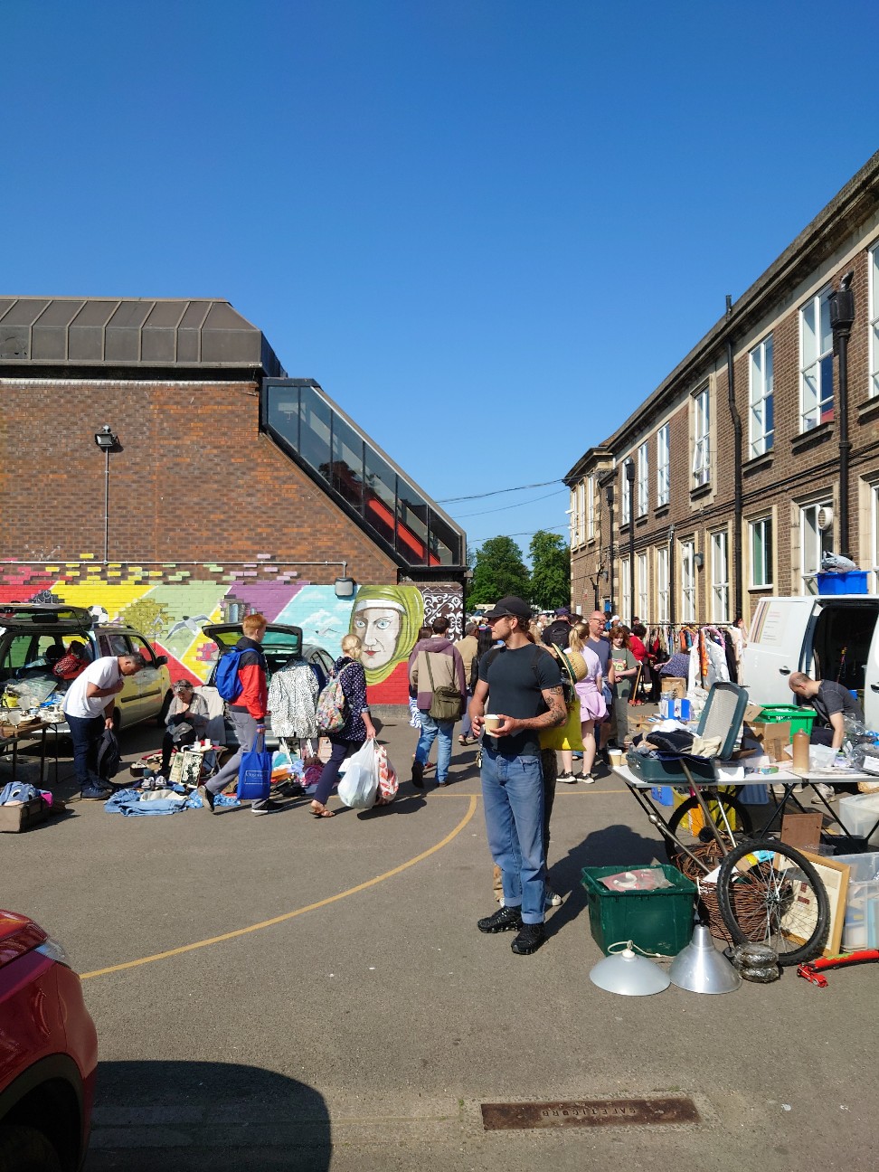 月初はやっぱり、毎月第一日曜開催のフリーマーケット『Chiswick Car Boot Sale』っしょ - ロンドンのテムズでズンドコ ...