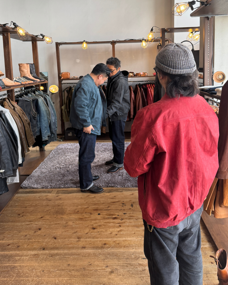 BUZZRICKSONS バズリクソンズ より 1年間着込んだお客様のA-2のエイジングが素晴らしくてカッコいいのでご紹介します♬ ...