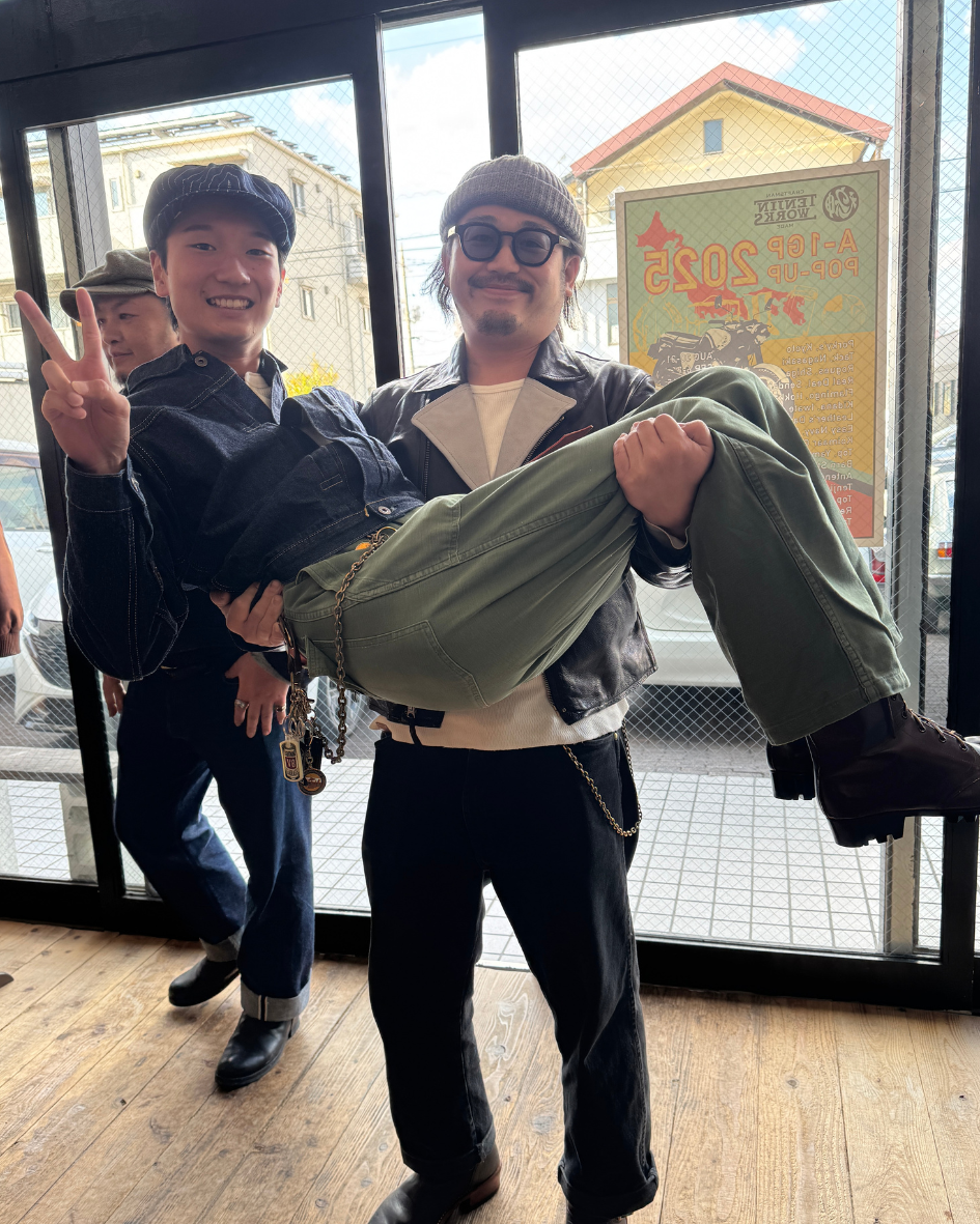 BUZZRICKSONS バズリクソンズ より 1年間着込んだお客様のA-2のエイジングが素晴らしくてカッコいいのでご紹介します♬ ...