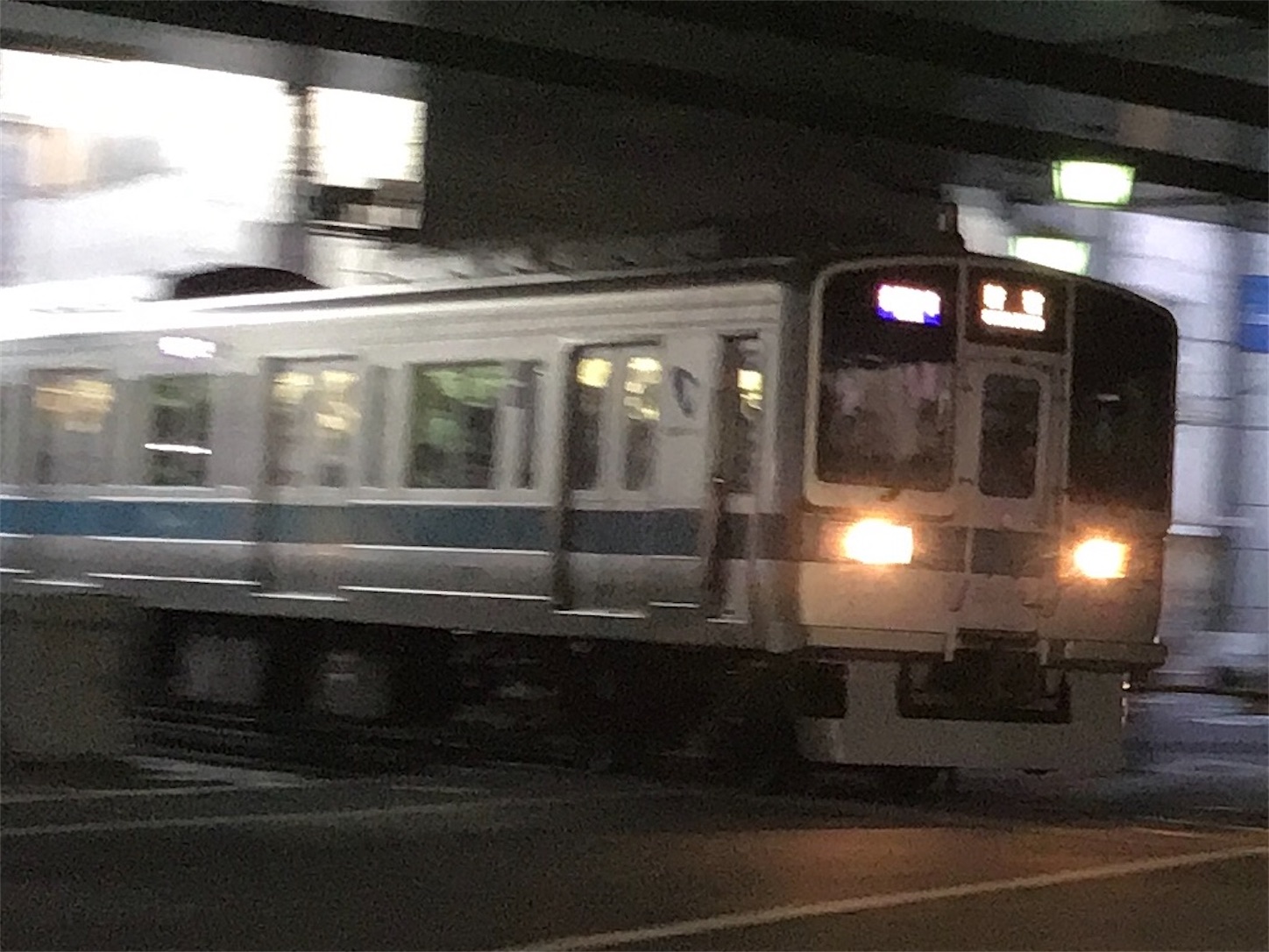 2059Fの帯は廃車までロイヤルブルーのままなのか - toreyokoの日記