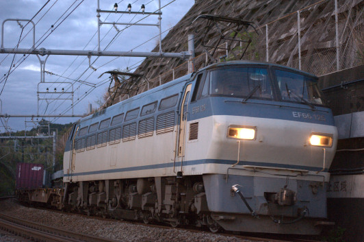 EF66・EF65・EF64 - 西さがみ改札口