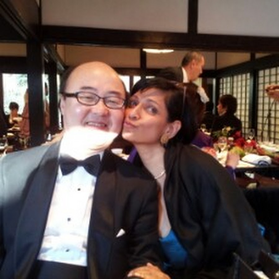 安倍首相の従兄弟、Isao Abeさんと Kalpana Abeさん、IsaoAbeさんがアメリカで留学中に恋に落ちたそうです。 息子と2人の ...