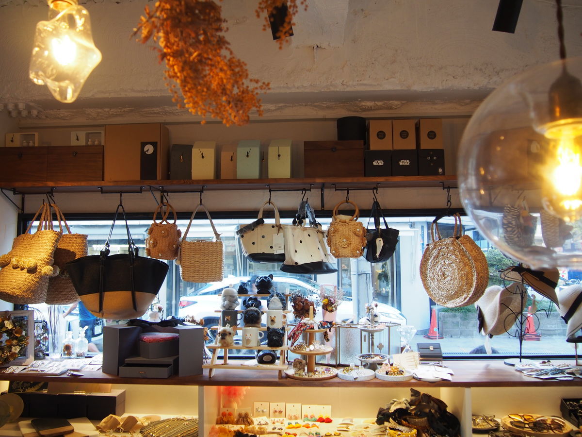 世界中から集められたデザイン雑貨とおいしいコーヒー【KATACHI cafe】大阪 - トラリブ Travel Blog