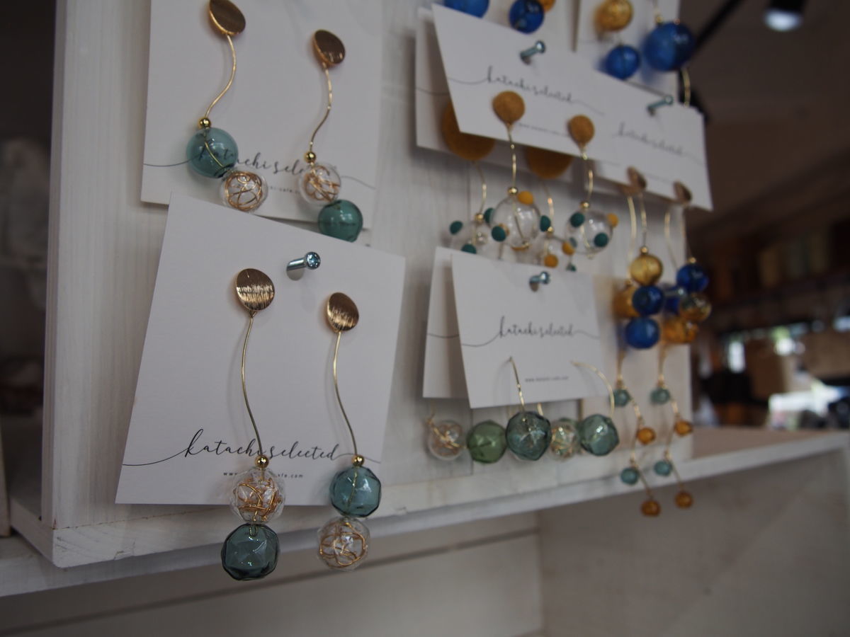 世界中から集められたデザイン雑貨とおいしいコーヒー【KATACHI cafe】大阪 - トラリブ Travel Blog