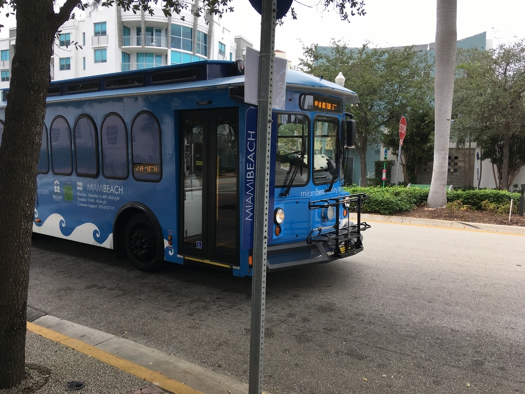 マイアミビーチの無料トロリー「Miami Beach Trolley(マイアミビーチトロリー)」 - TRAVLE - とらぶる