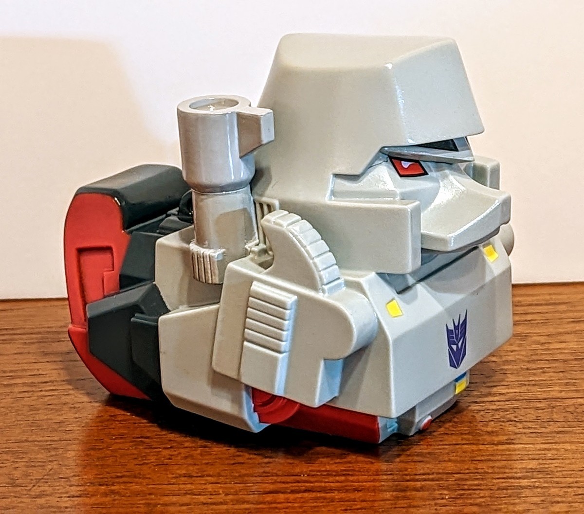 Transformers Megatron Cosplaying Duck Collectible (2022) - 変圧器たち