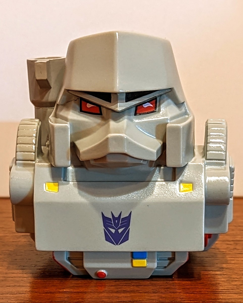 Transformers Megatron Cosplaying Duck Collectible (2022) - 変圧器たち