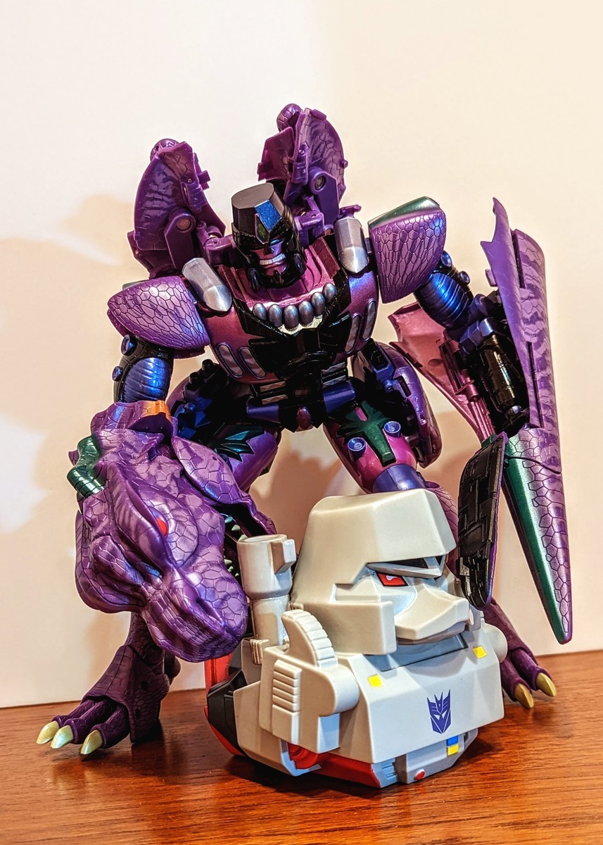 Transformers Megatron Cosplaying Duck Collectible (2022) - 変圧器たち