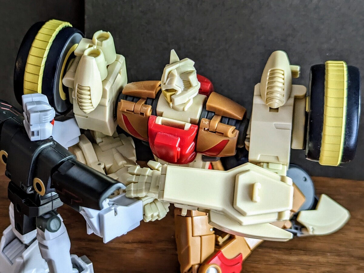 MasterMind Creation REFORMATTED R-45 Mnemo & Motif (2021) - 変圧器たち