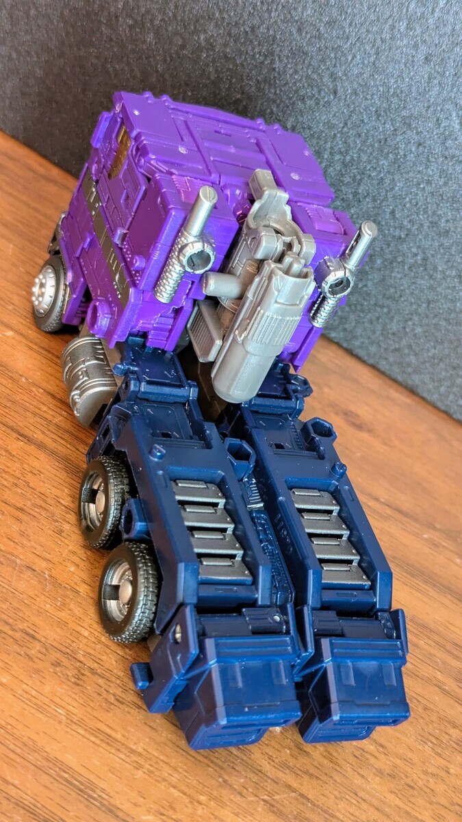 Transformers Generations Selects WFC-GS17 Shattered Glass Optimus Prime (2020) - 変圧器たち