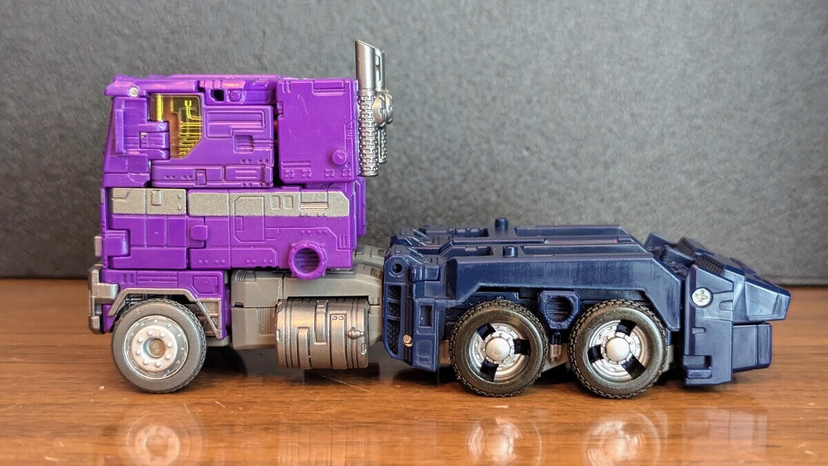 Transformers Generations Selects WFC-GS17 Shattered Glass Optimus Prime (2020) - 変圧器たち