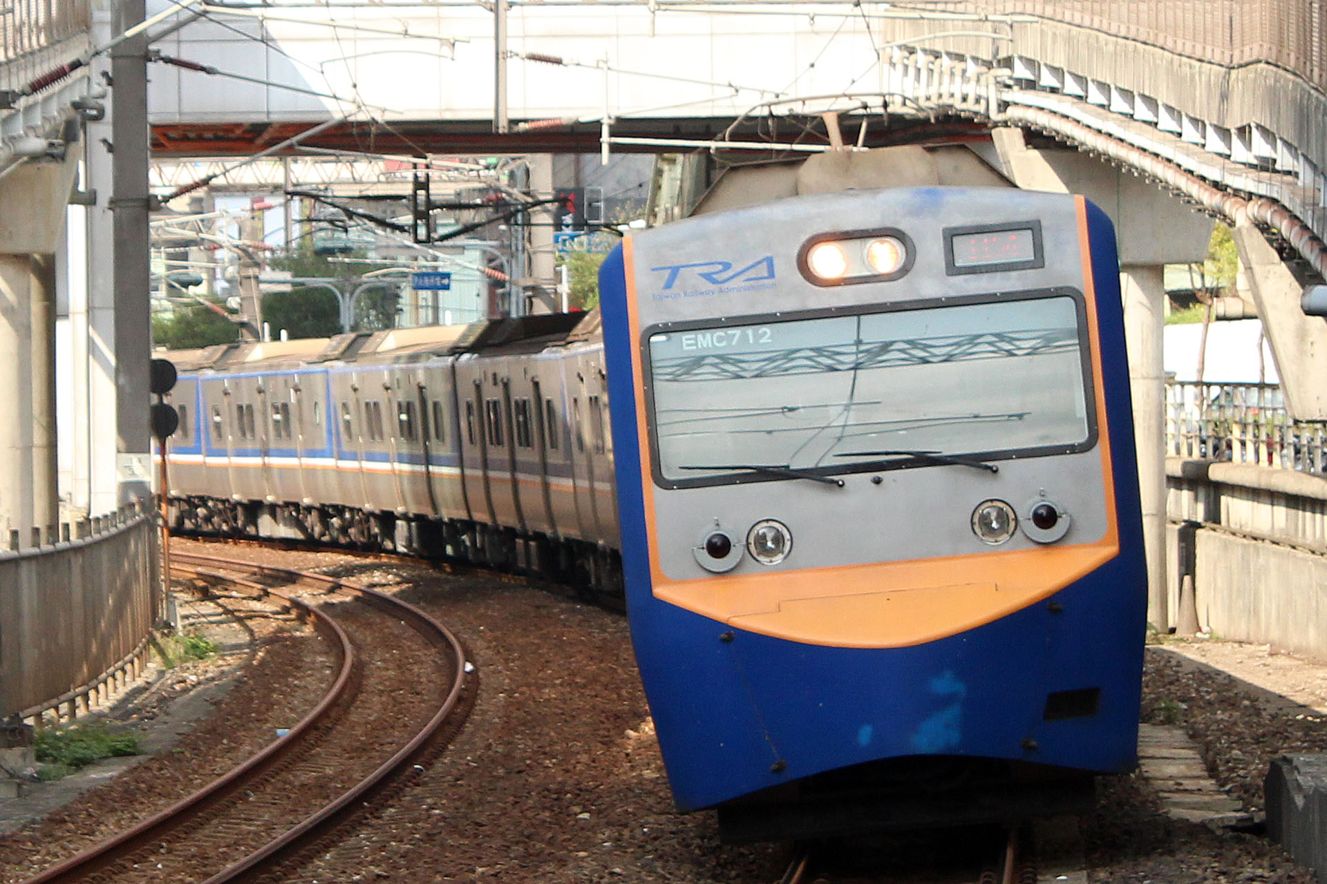 台湾鉄道少女を撮影してエアアジアジャパンで帰国する 台湾半周巡検 04-08 - twinrail.log