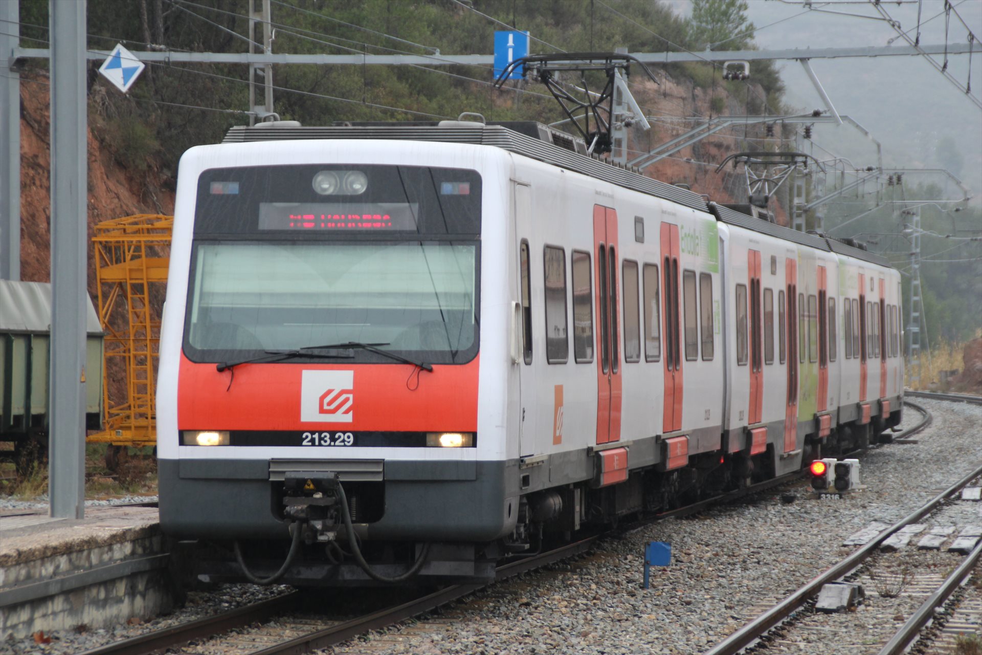 ロープウェイとアプト式鉄道でモンセラートに登る 南欧縦断巡検 15-07 - twinrail.log