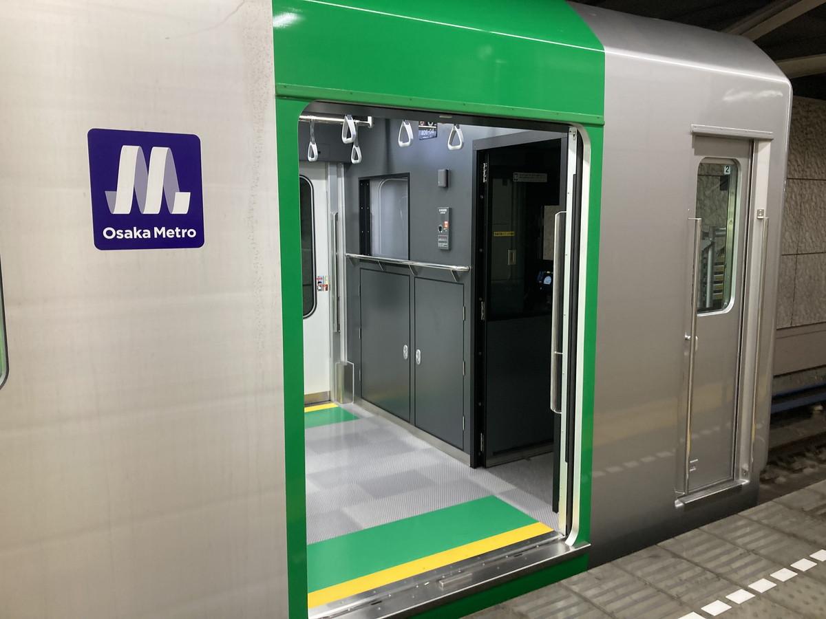 ＜2023年最新＞万博輸送の主役車両となる大阪メトロ400系の車内を徹底解説！注目の充電スペースも紹介！ - uwemaの日記