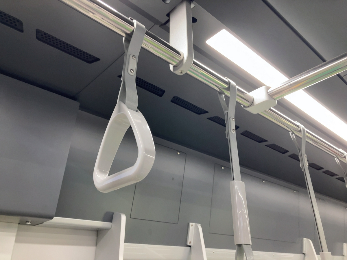 ＜2023年最新＞万博輸送の主役車両となる大阪メトロ400系の車内を徹底解説！注目の充電スペースも紹介！ - uwemaの日記