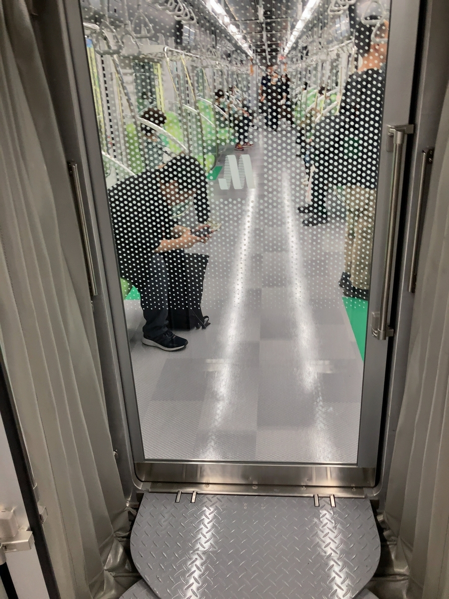 ＜2023年最新＞万博輸送の主役車両となる大阪メトロ400系の車内を徹底解説！注目の充電スペースも紹介！ - uwemaの日記